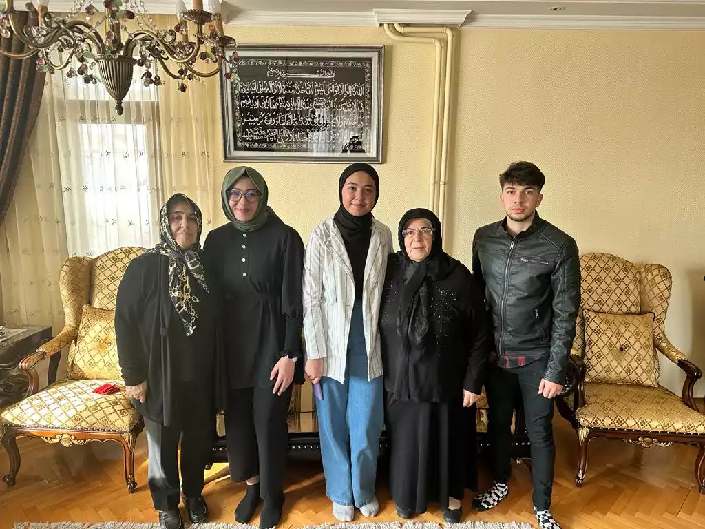 Sosyal ve Kültürel Faaliyetler Komisyonu Koordinatörü ve Üyeleri ...